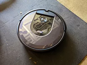 Баррасиҳо: Беҳтарин Roombas барои харидани барои чангкашак бе даст 484_7