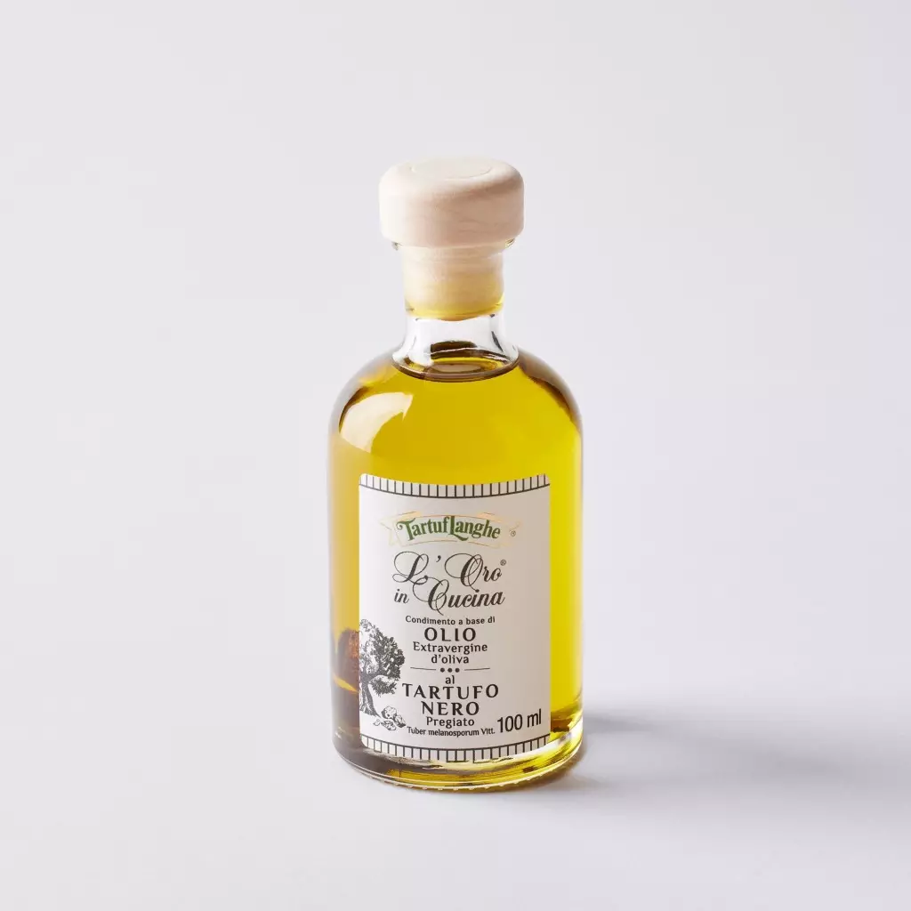 Přírodní extra panenský olivový olej Oro In Cucina s plátky zimního černého lanýže