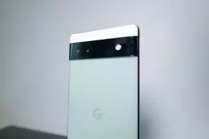 Tlhahlobo ea Google Pixel 6a