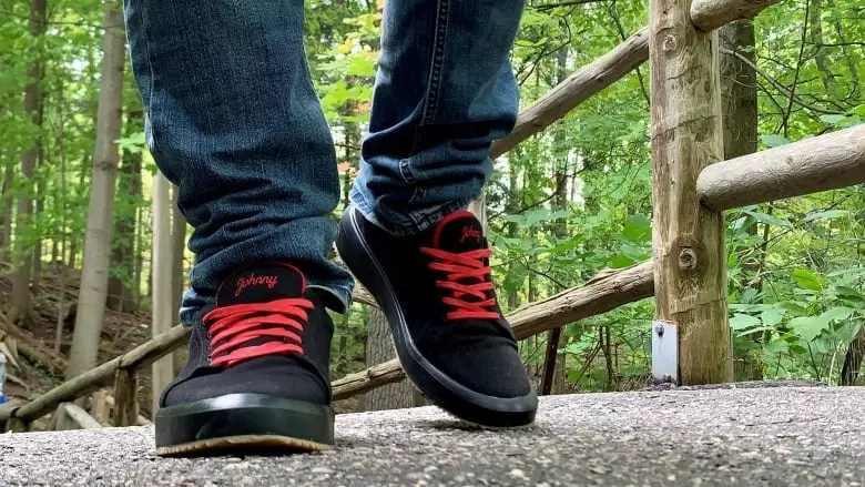 I-johnny-footwear-black-sneaker-biodegradable