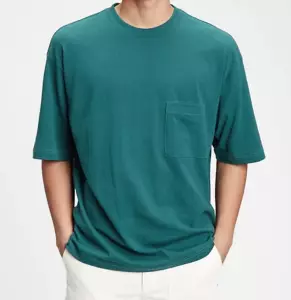 GAP T-Shirt mit übergroßen Taschen