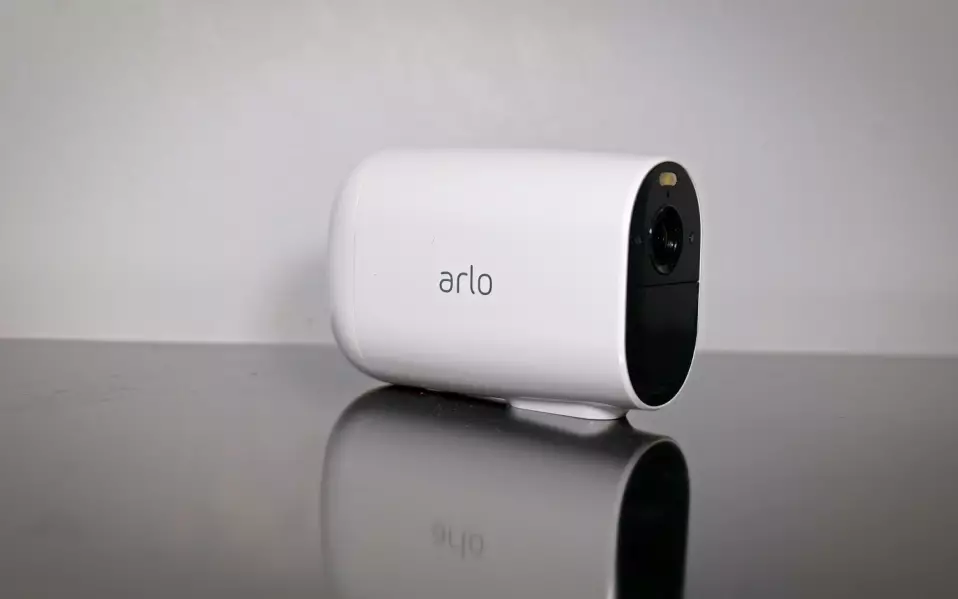 Arlo Essential XL 聚光燈評論