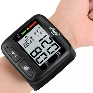 digitální monitor krevního tlaku na zápěstí