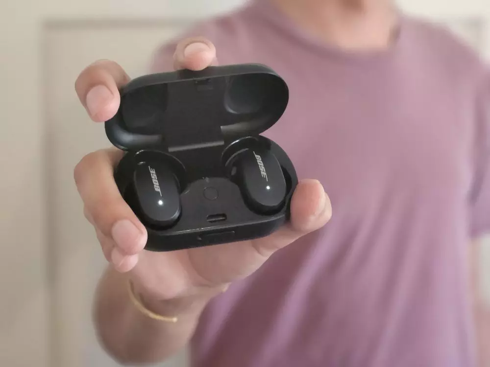Bewertung: Bose QuietComfort Earbuds bieten großartige Geräuschunterdrückung und einen großen Nachteil