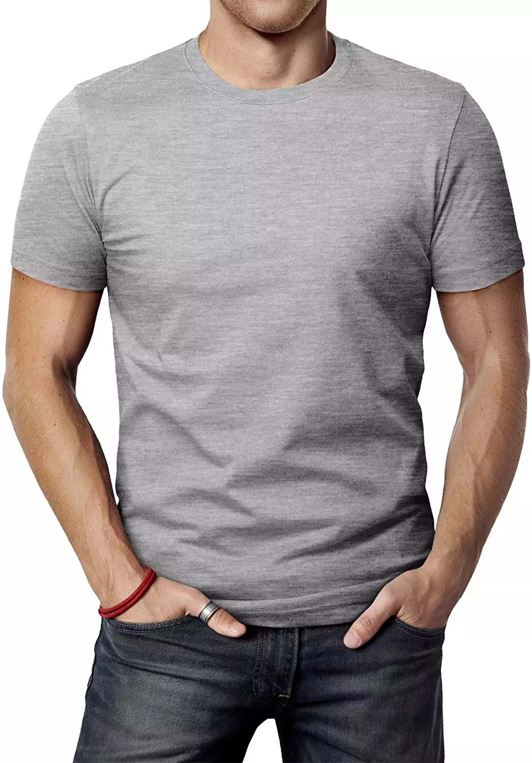 Мужчына апрануты ў паўсядзённыя мужчынскія прыталеныя футболкі H&M