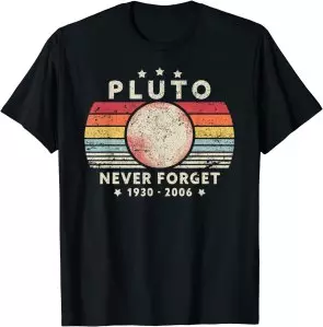 Футболка Pluto never forget, найкращий сувенір NASA