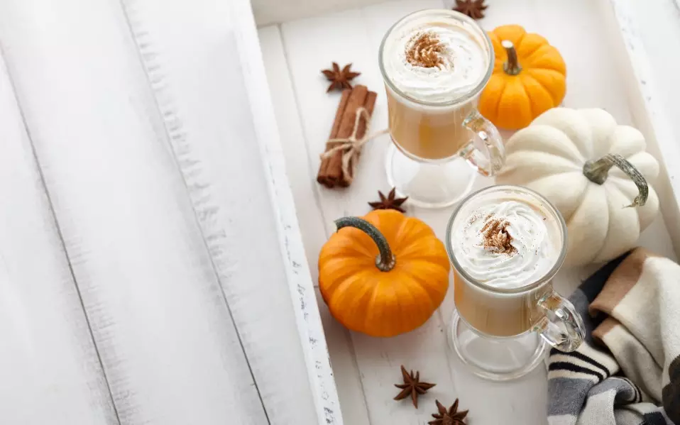 Cocktail di Halloween con spezie di zucca