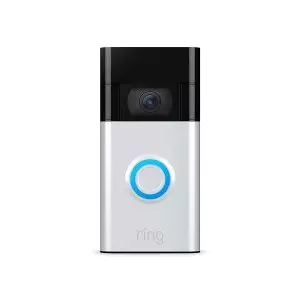 Ring Video Doorbell 2020 vor weißem Hintergrund.