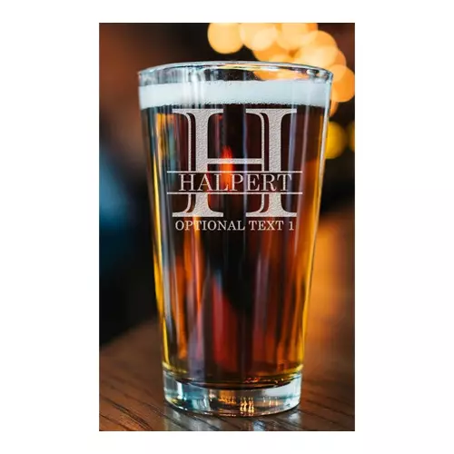 Personalisiertes Pintglas mit Bier