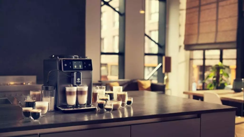 Šie kavos aparatai turi įmontuotus malūnėlius, kad išgautumėte gaivesnius, daugiau skonio pripildytus kavos puodelius