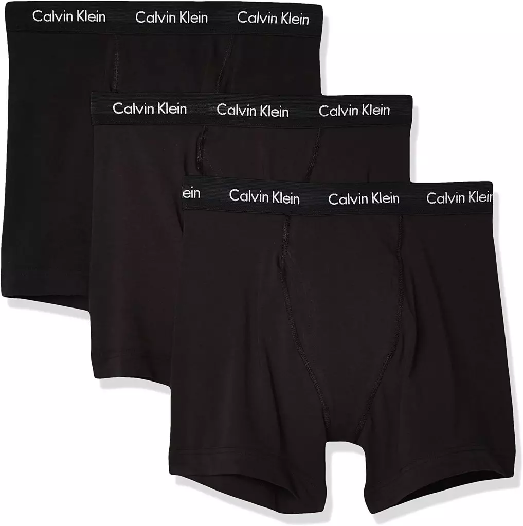 Fo-éadaí Calvin Klein
