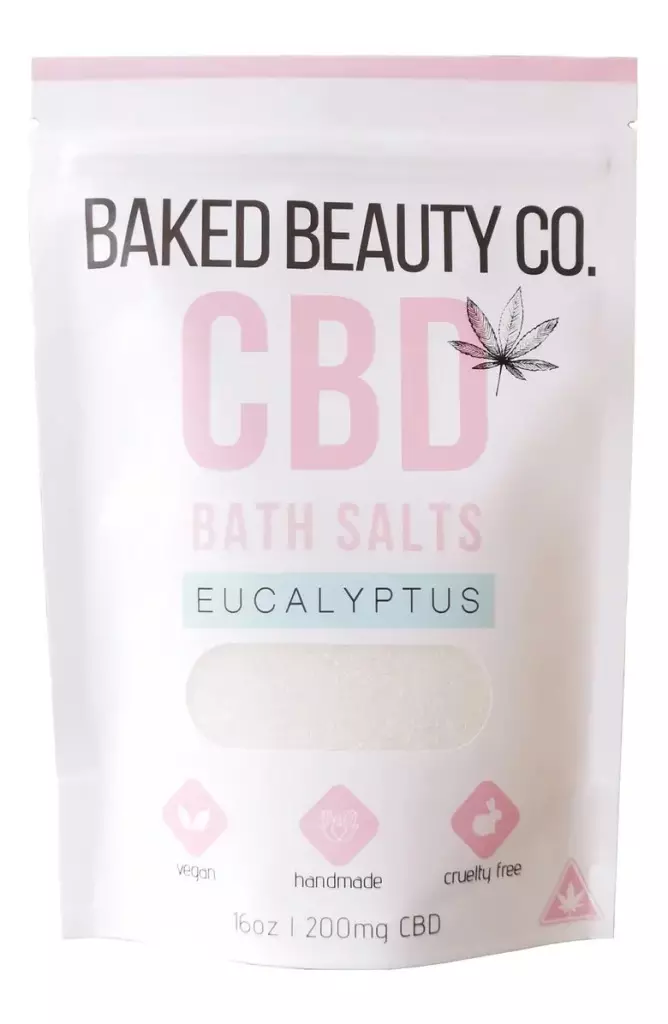 Baked Beauty Co. CBD Эвкалиптовая соль для ванн