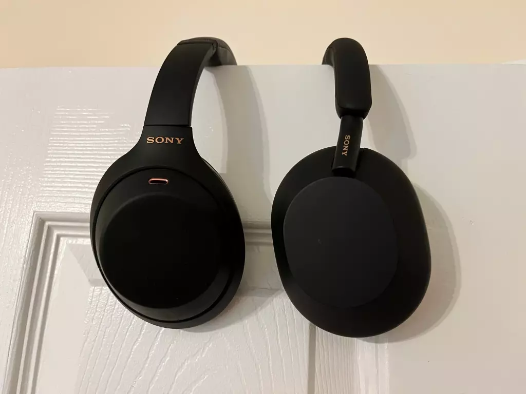 Sony-WH-1000XM5-Réadmhaoin-Íomhá-Comparáid