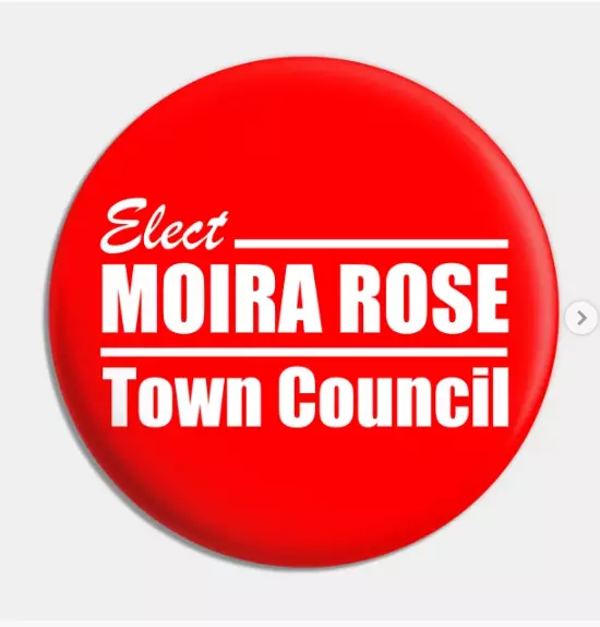 Iphinikhodi ye-Moira-Rose-for-Town-Council