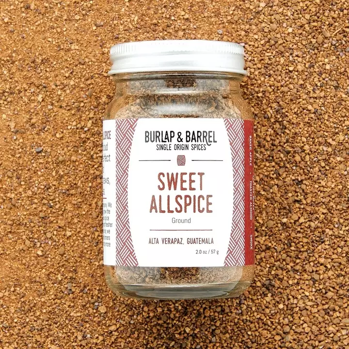 Sweet Allspice dening Burlap lan Barrel