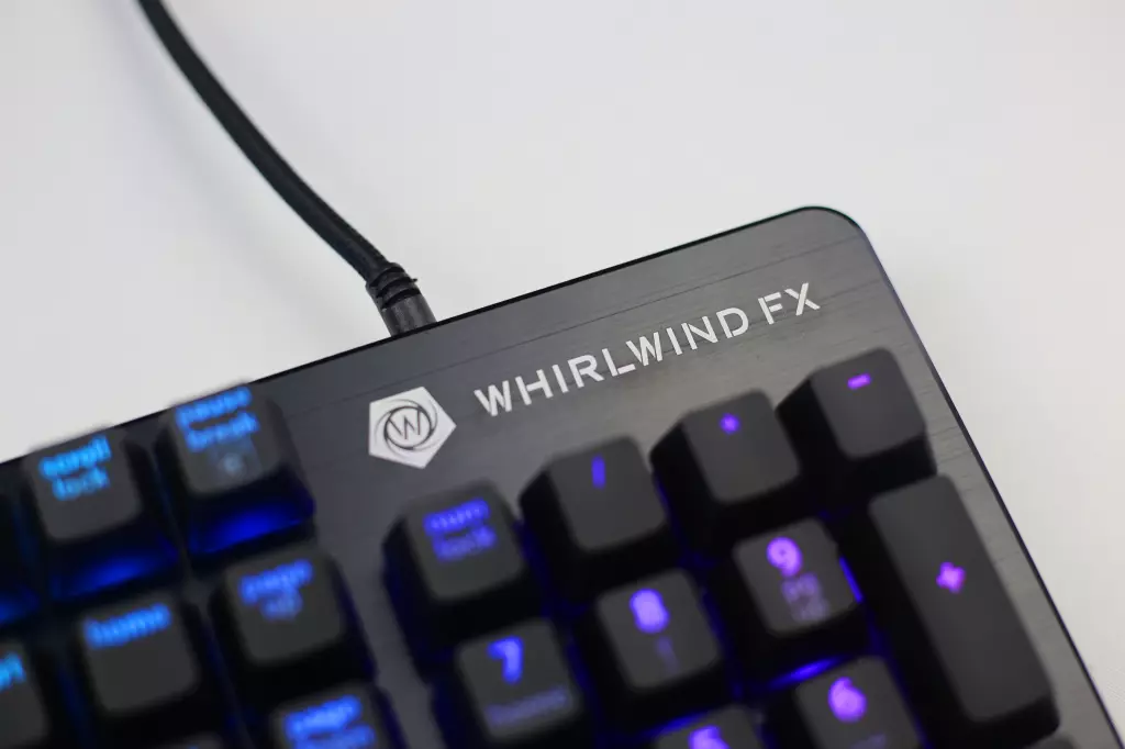 Whirlwind FX Element V2 Mechanesch Gaming Keyboard Bewäertung: Innovativ, awer raffinéiert 5827_4