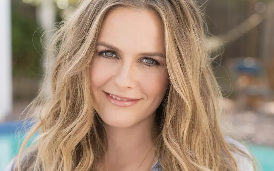 Alicia Silverstone Elma Sirkesi