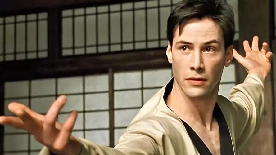 Keanu Reeves hauv The Matrix martial