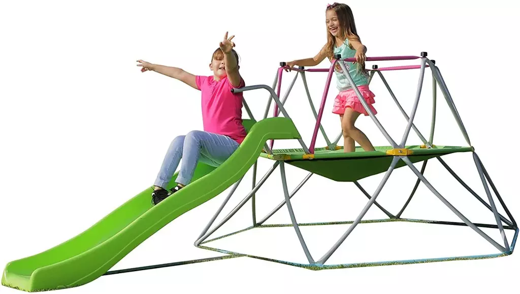 Dôme d'escalade avec trampoline