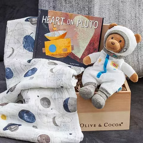 Olivia-na-Cocoa-Blast-Off-Bear-Crate toy, blanketi na kitabu