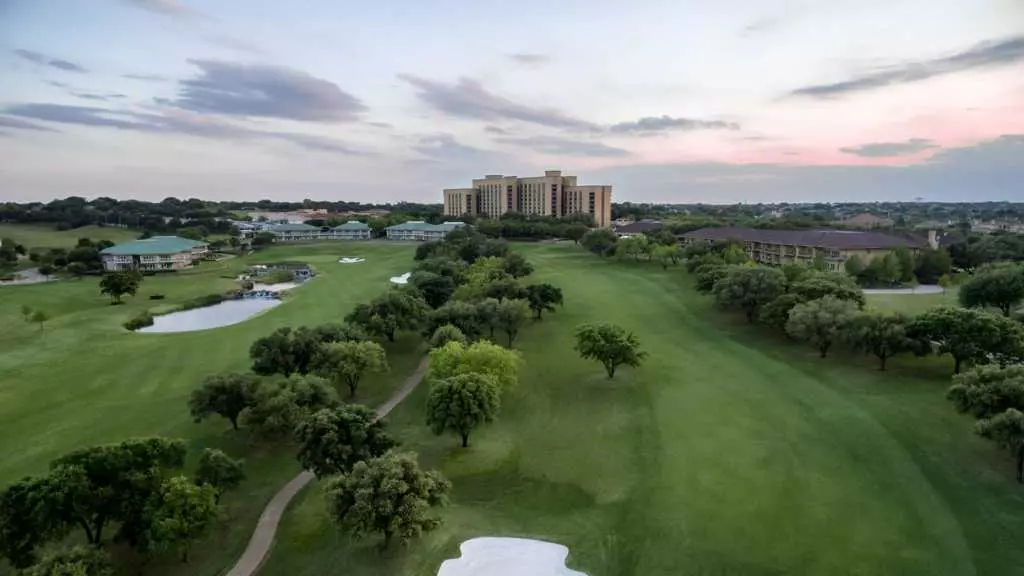 linako tse nne tsa Dallas golf resort hole 11