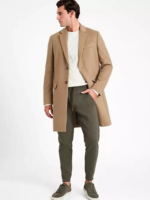 Banana Republic French Terry Jogger باللون الأخضر الزيتوني ، توقعات الأزياء الرياضية لعام 2021