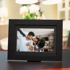 Brookstone PhotoShare Достор жана Үй-бүлө Smart Frame