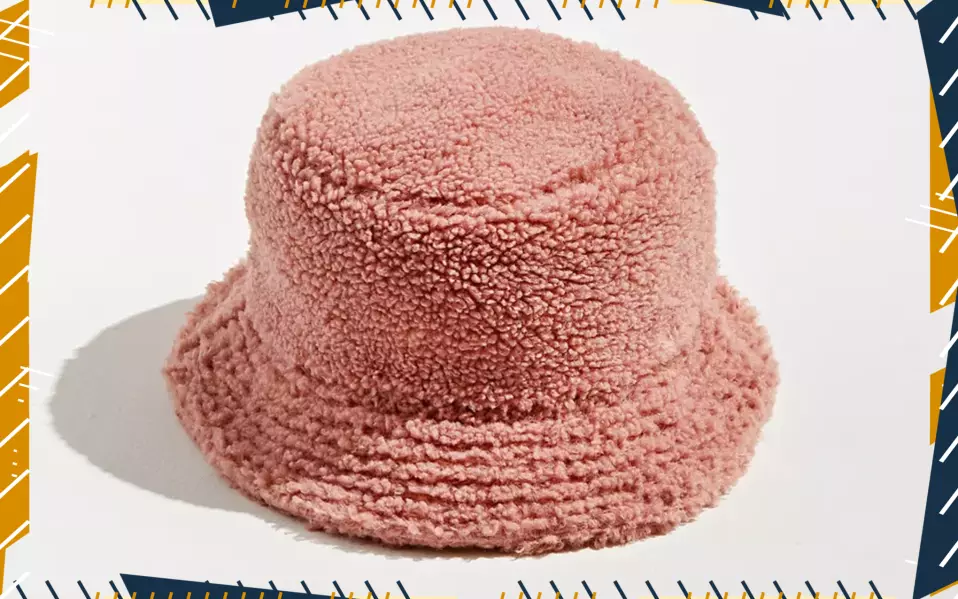 हिवाळ्यातील बादली टोपी