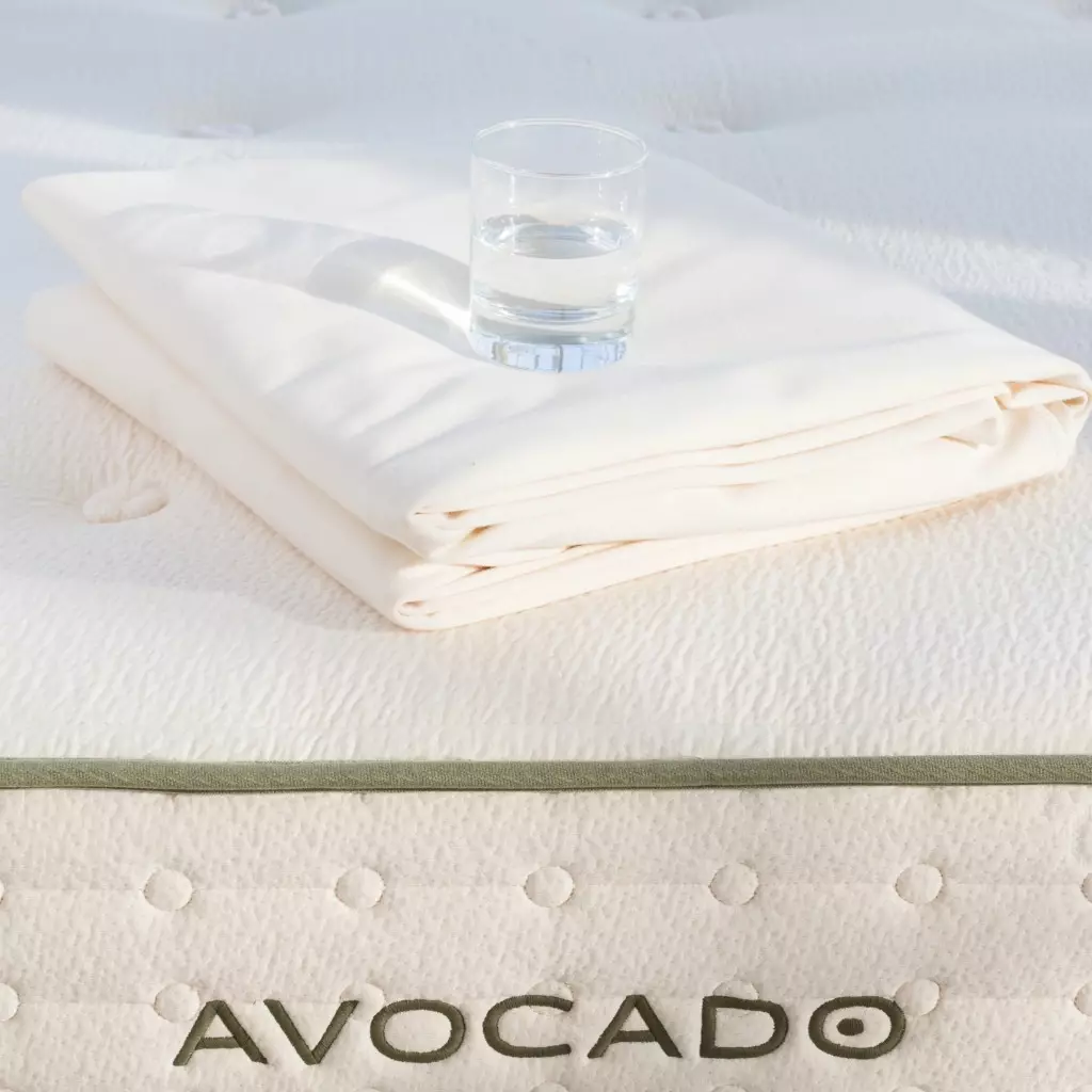 Органски водоотпорни штитник за душек од авокада