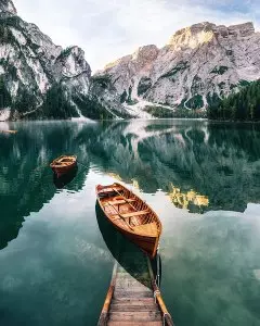 čamac na planinskom jezeru, slika po brojevima za odrasle
