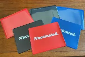 вакцинацияләнгән карточка хуҗасы, сезнең вакцина картасын кайда сакларга