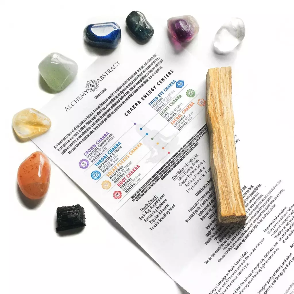 Chakra Healing Crystals ta Alchemy Abstract