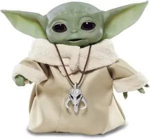 Baby Yoda Animatronic Doll - daftar mainan amazon yang kami sukai