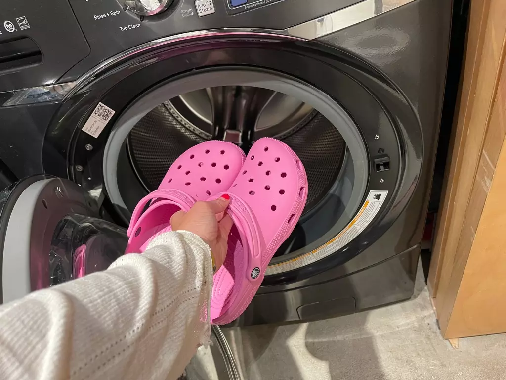 Cara membersihkan crocs, Crocs dalam mesin basuh