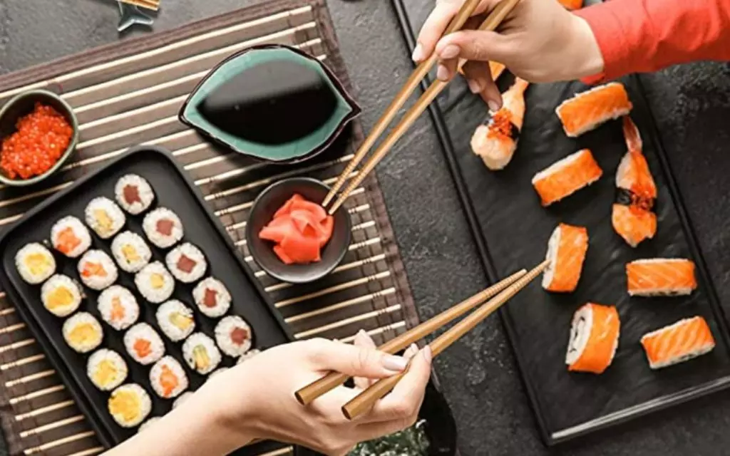Ten zestaw do robienia sushi dla początkujących jest dziś 50% taniej — idealny na cotygodniowe kolacje