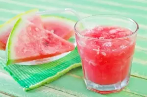 watermeloen margarita, hoe meitsje in watermeloen keg