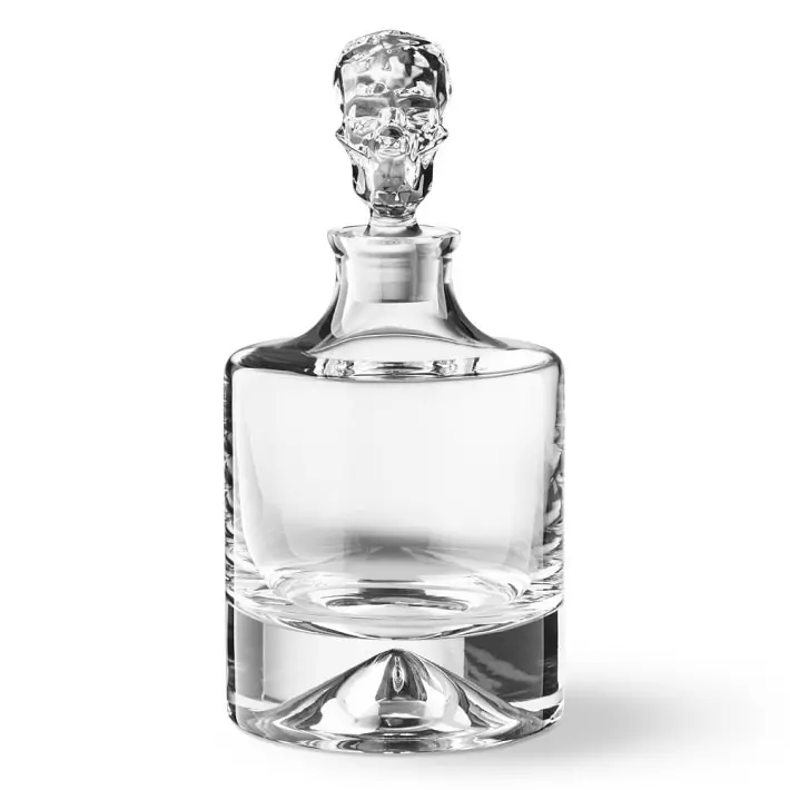 glass skull decanter, cool nga ideya sa dekorasyon sa Halloween