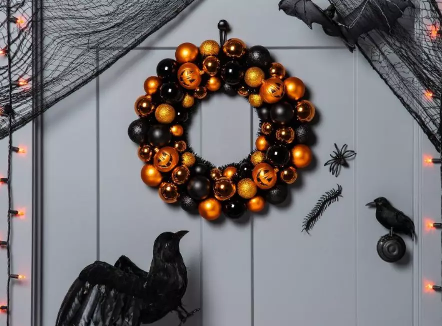 Halloween Dekoratioun Kürbis Orange a Schwaarz Shatterproof Halloween Kranz vum Hyde & EEK! Boutique