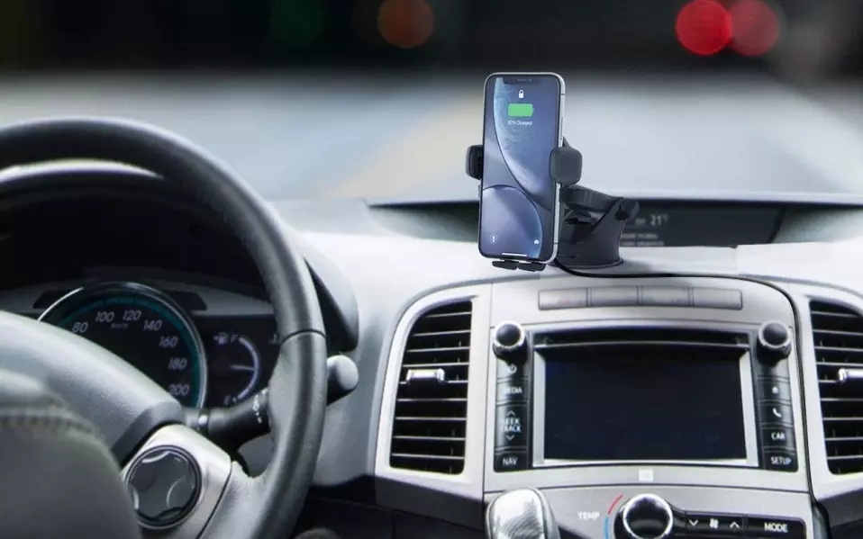 iOttie Wireless Car Charger Phone එකක්