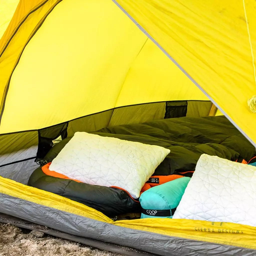 Acampa cómodamente con las mejores almohadas para acampar