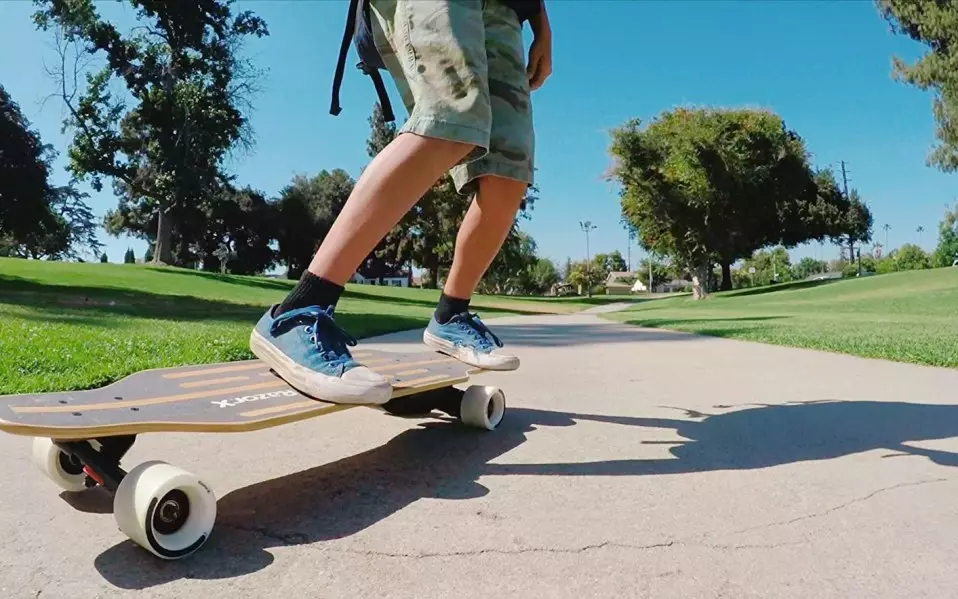 imagem em destaque de longboard elétrico