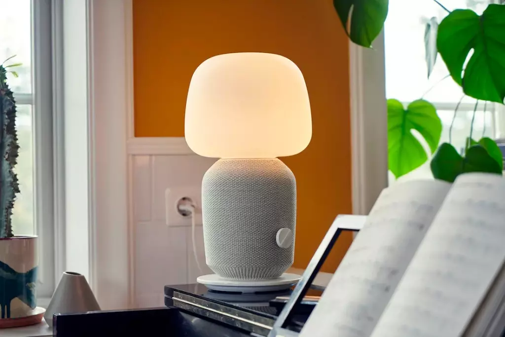 Ikea Sonos SYMFONISK lanp pou oratè