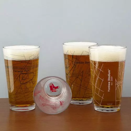 melhores presentes de beisebol - copos de cerveja com mapa do parque de beisebol
