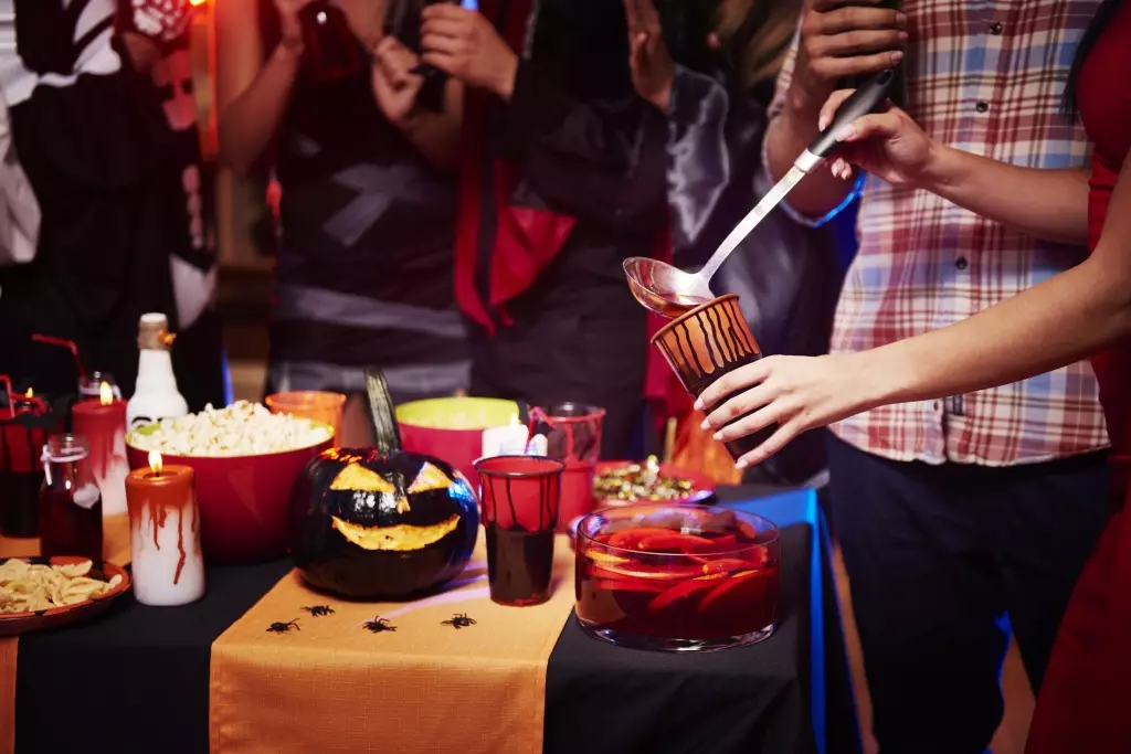Los 36 mejores juegos de fiesta de Halloween para adultos en esta temporada espeluznante