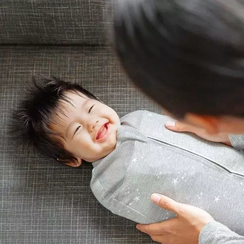 ყველაზე ბედნიერი ბავშვის ძილი 5 წამიანი სვადლი