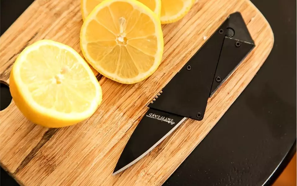 Нож за преклопување на кредитна картичка
