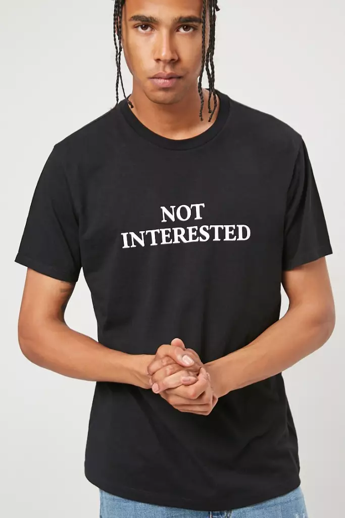 «Ikke interessert» grafisk t-skjorte for menn