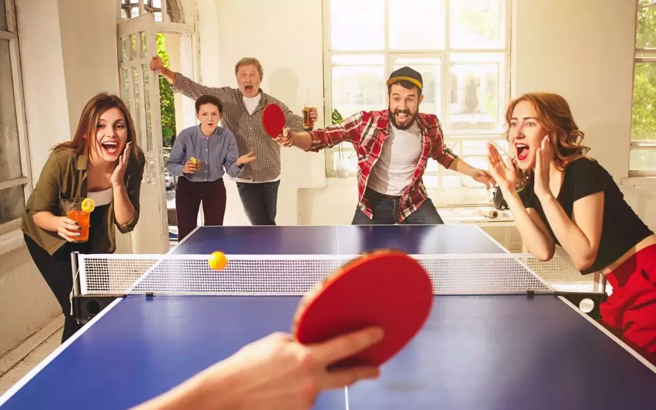 Tampok na larawan ng ping pong table