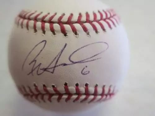 URyan Howard Autographed baseball