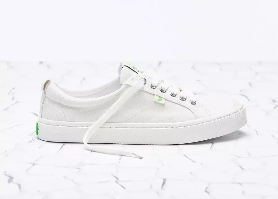 Cariuma eco-friendly nga sneaker